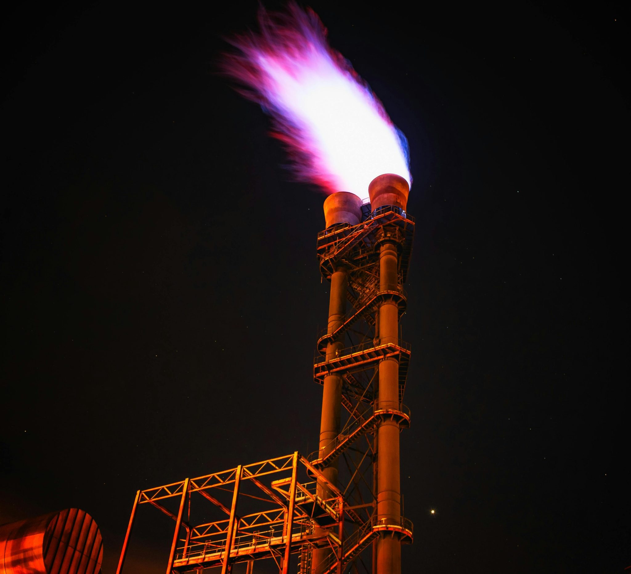 Apa Itu Gas Flaring dan Langkah untuk Menguranginya