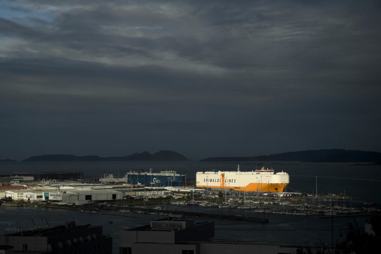 Apa Itu Kapal RORO dan Perbedaannya dengan Kapal Ferry - PGN LNG