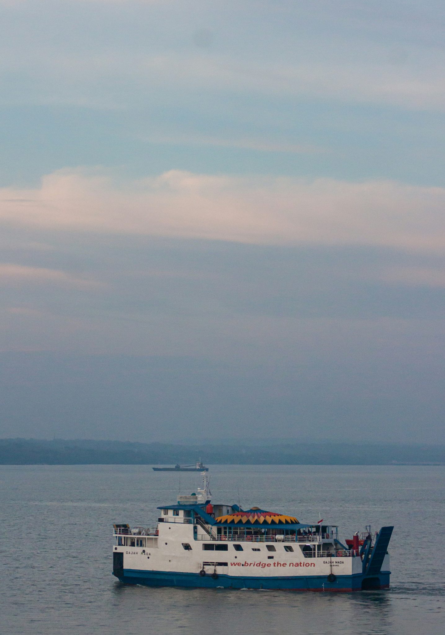 Apa Itu Kapal Feri, Jenis, dan Fungsinya - PGN LNG